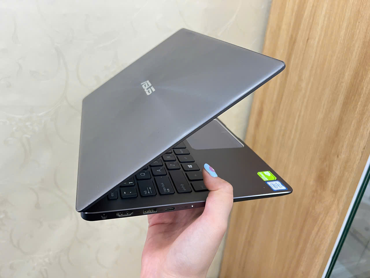 LAPTOP Asus UX331 vỏ nhôm mát lạnh - Homenhantri